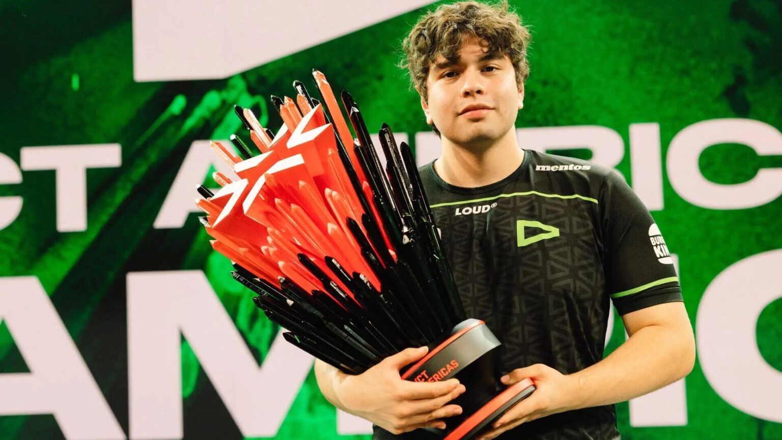 【VALORANT】Less(レス)の感度設定・使用デバイスとは？マウス・キーボードを紹介 | Better Buy