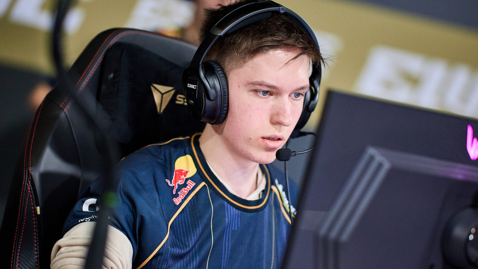 【FORTNITE】Malibuca(マリブカ)の感度設定・使用デバイスとは？マウス・キーボードを紹介 | Better Buy