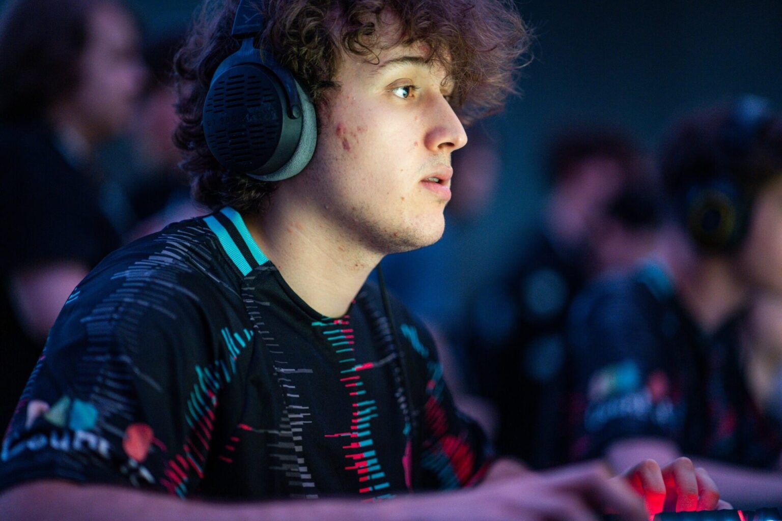 【FORTNITE】Queasy(クイージー)の感度設定・使用デバイスとは？マウス・キーボードを紹介 | Better Buy